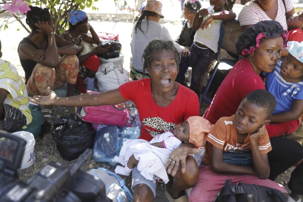 At least 14 confirmed dead after an illegal open-pit gold mine ... At least 14 confirmed dead after an illegal open-pit gold mine ...